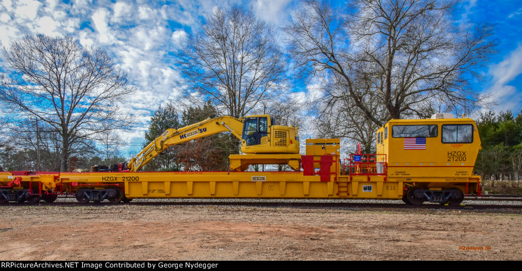 HZGX 21200 This is the other end of this consist. HZGX 212 is also part of this one.